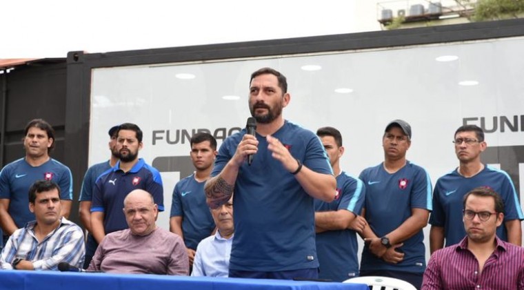 Diario HOY | Entrenadores de escuelas de fútbol se solidarizan con ...