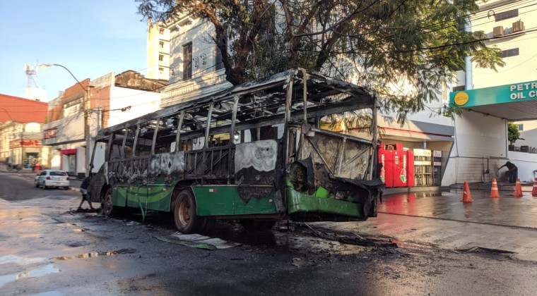 Diario HOY | Bus de la Línea 19 ardió en pleno trayecto