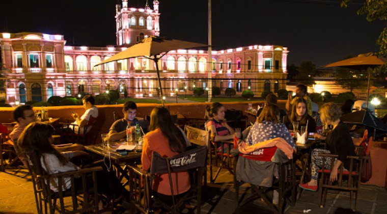Diario HOY | Dueños de bares piden usar calles y veredas en la fase 3