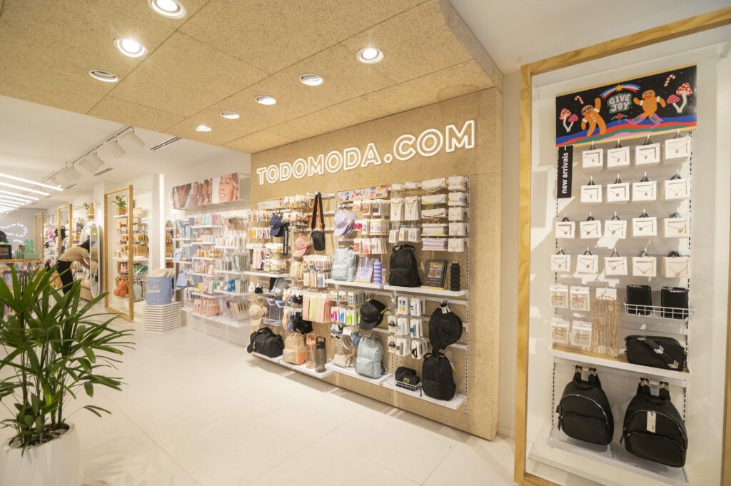 Todomoda Fall Winter 2014 #Todomoda #BrooklynWinter Cool Cat Tee