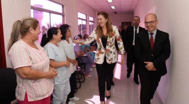 Diario HOY | Héctor Castro asume como director del Hospital Acosta Ñu